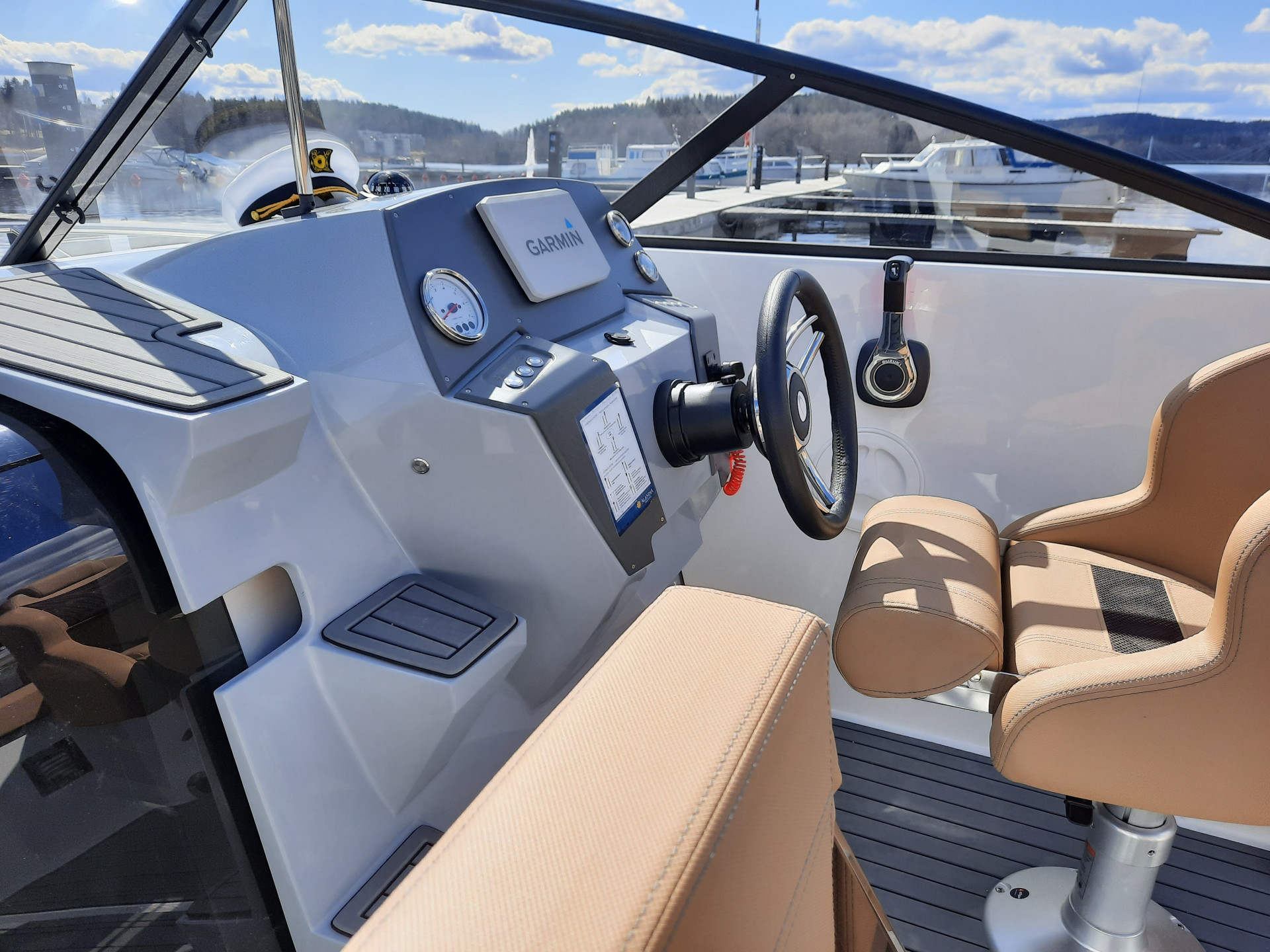 LarsenB Coaster 600 DC | Skipperi